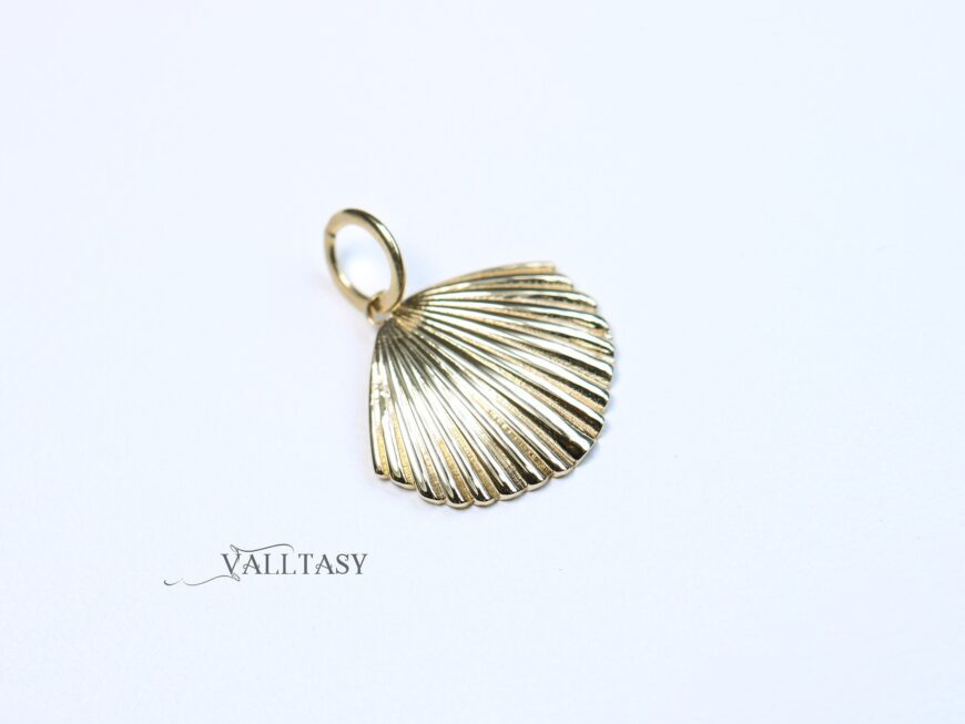 Solid Gold 14K Shell Charm - Valltasy
