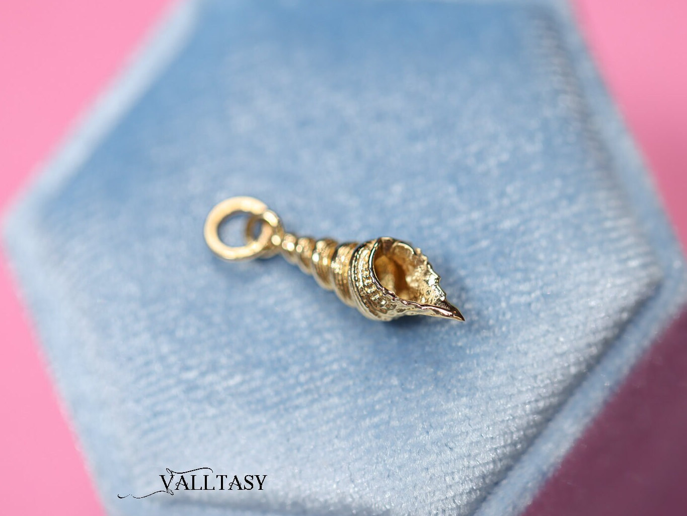Solid Gold 14K Sea Shell Charm - Valltasy